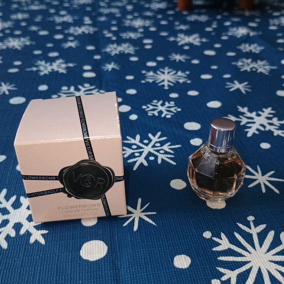 Viktor & Rolf | Other | Viktor Rolf Flowerbomb Perfume Mini Splash ...